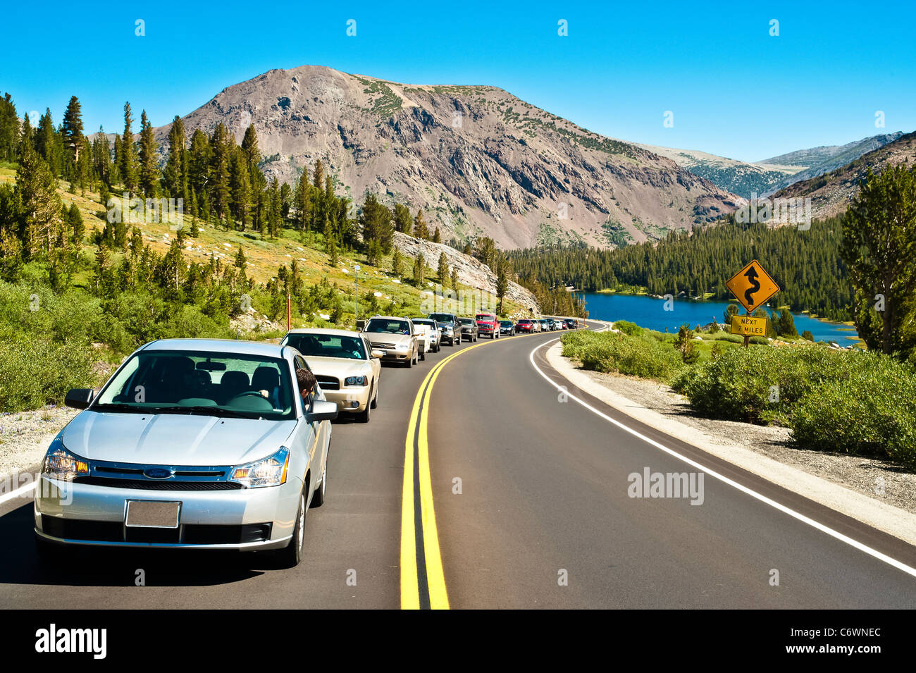 Tourists coming hi-res stock photography and images - Alamy