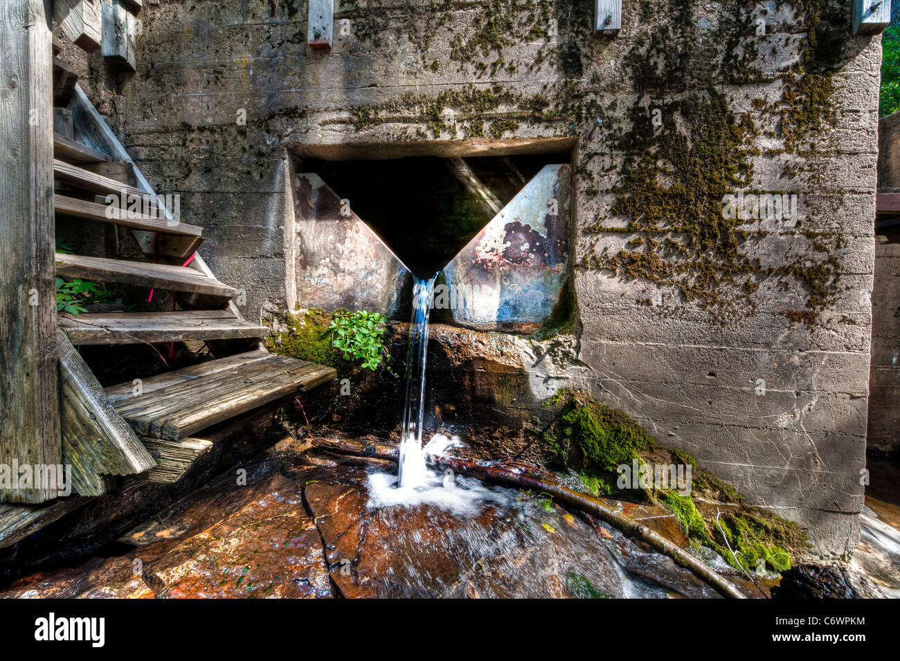Overflow dam hi-res stock photography and images - Alamy