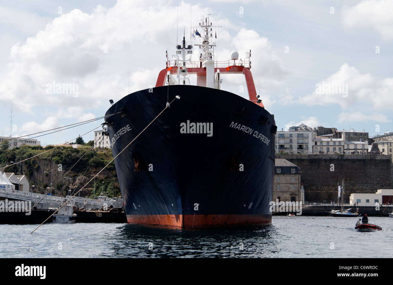Marion Dufresne : Oceanographic ship and refueling (La Réunion), Brest ...