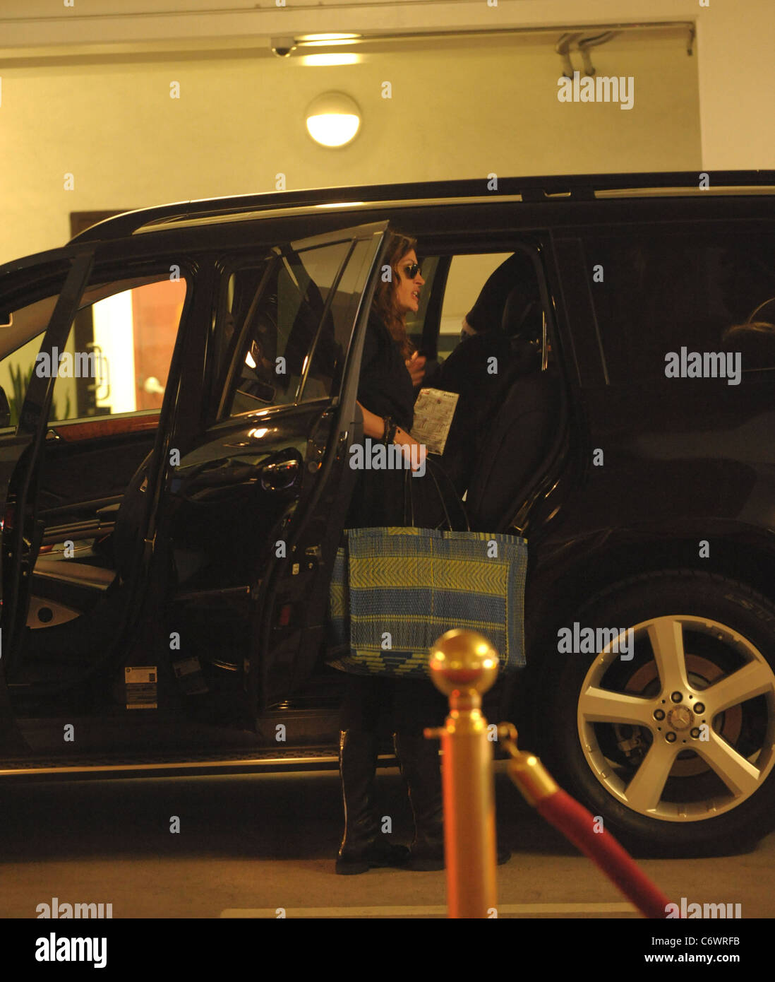 Julia Roberts getting into her car at the Grove shopping centre Los ...