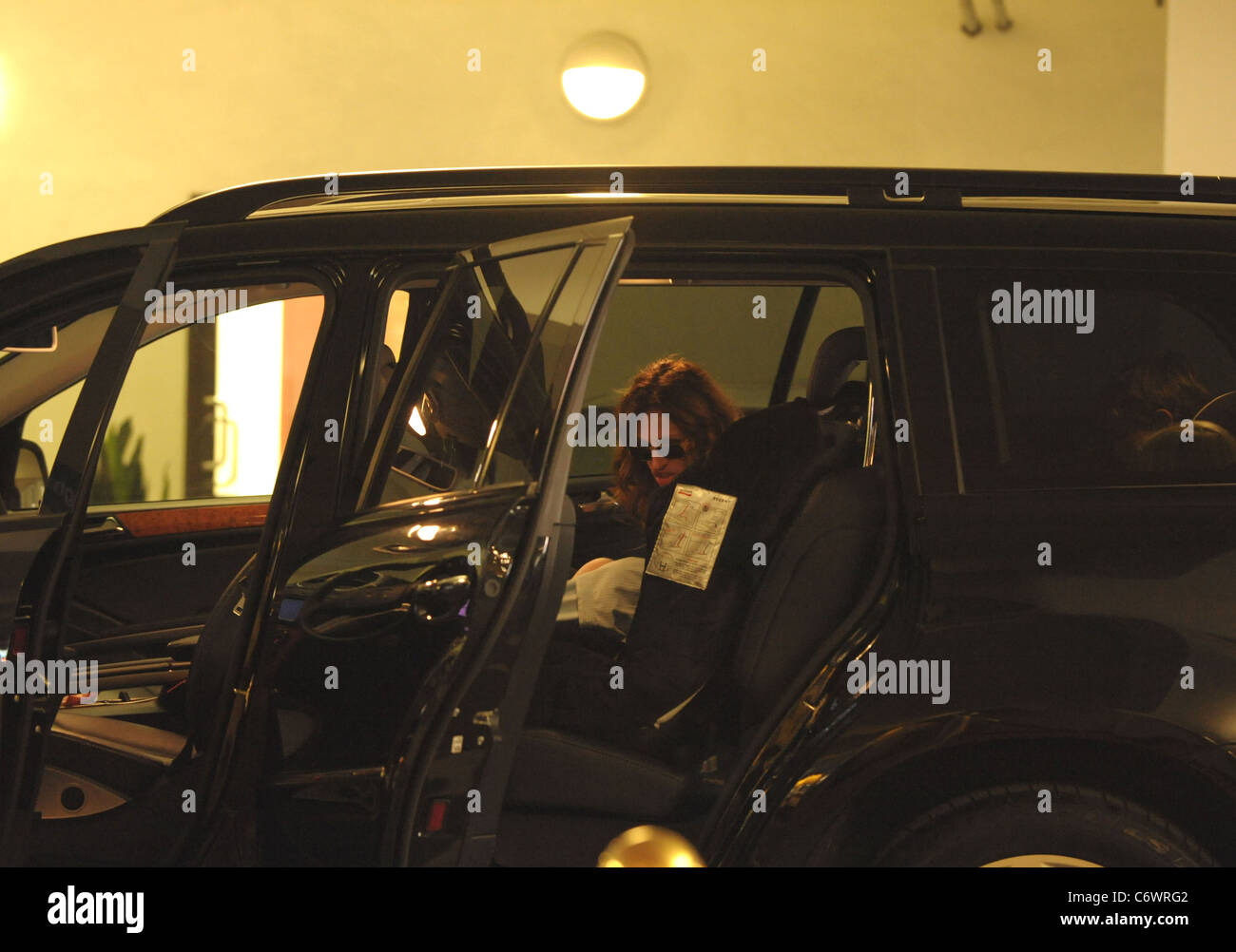 Julia Roberts getting into her car at the Grove shopping centre Los ...