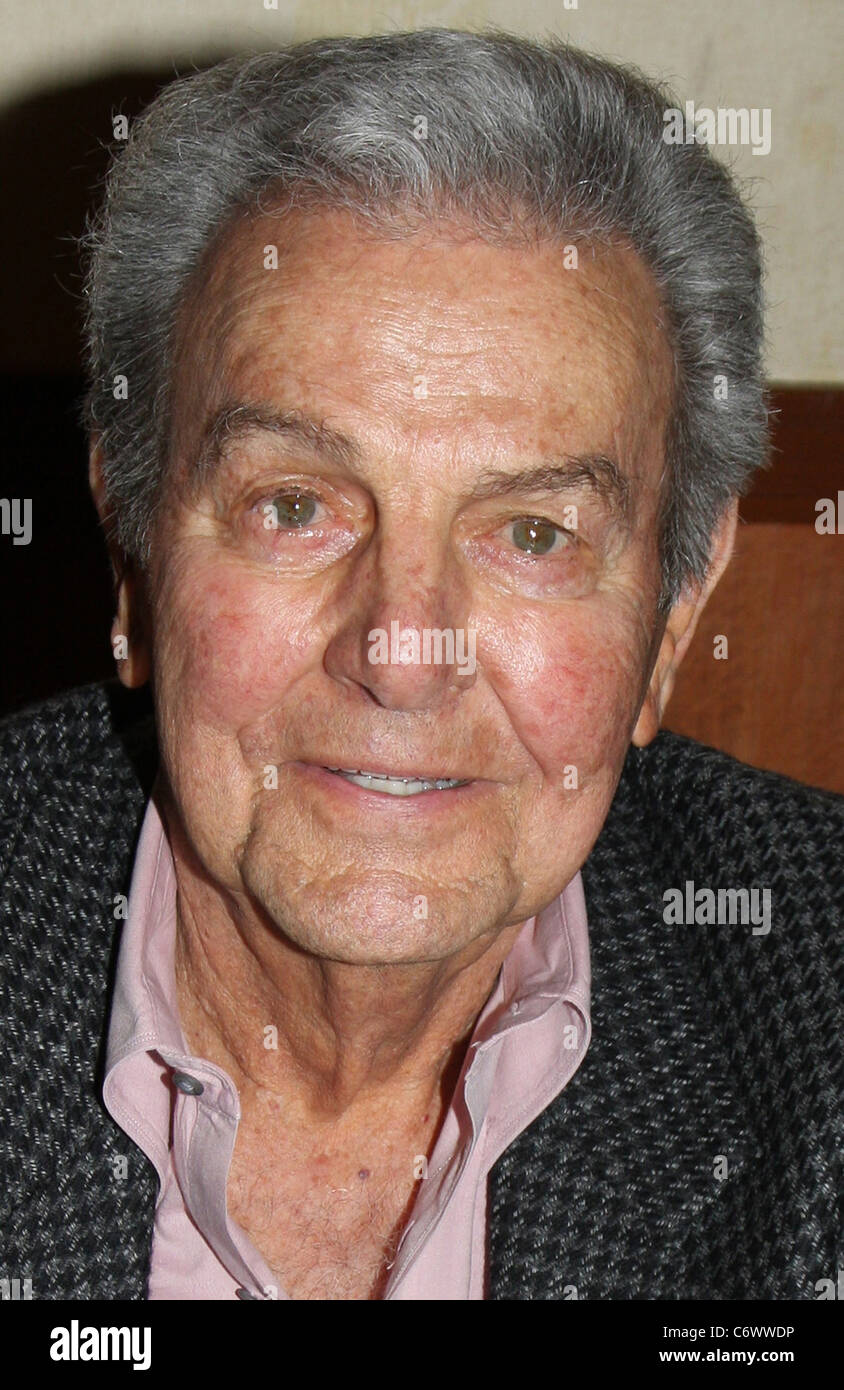 Mike Connors Hollywood Collector's Show Spring 2010 held at the Burbank ...