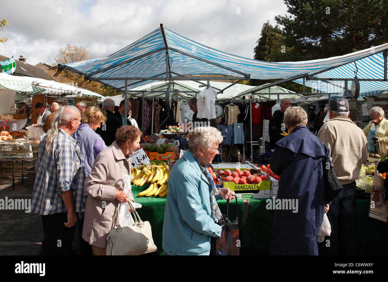 Market town of bakewell derbyshire england hi-res stock photography and ...