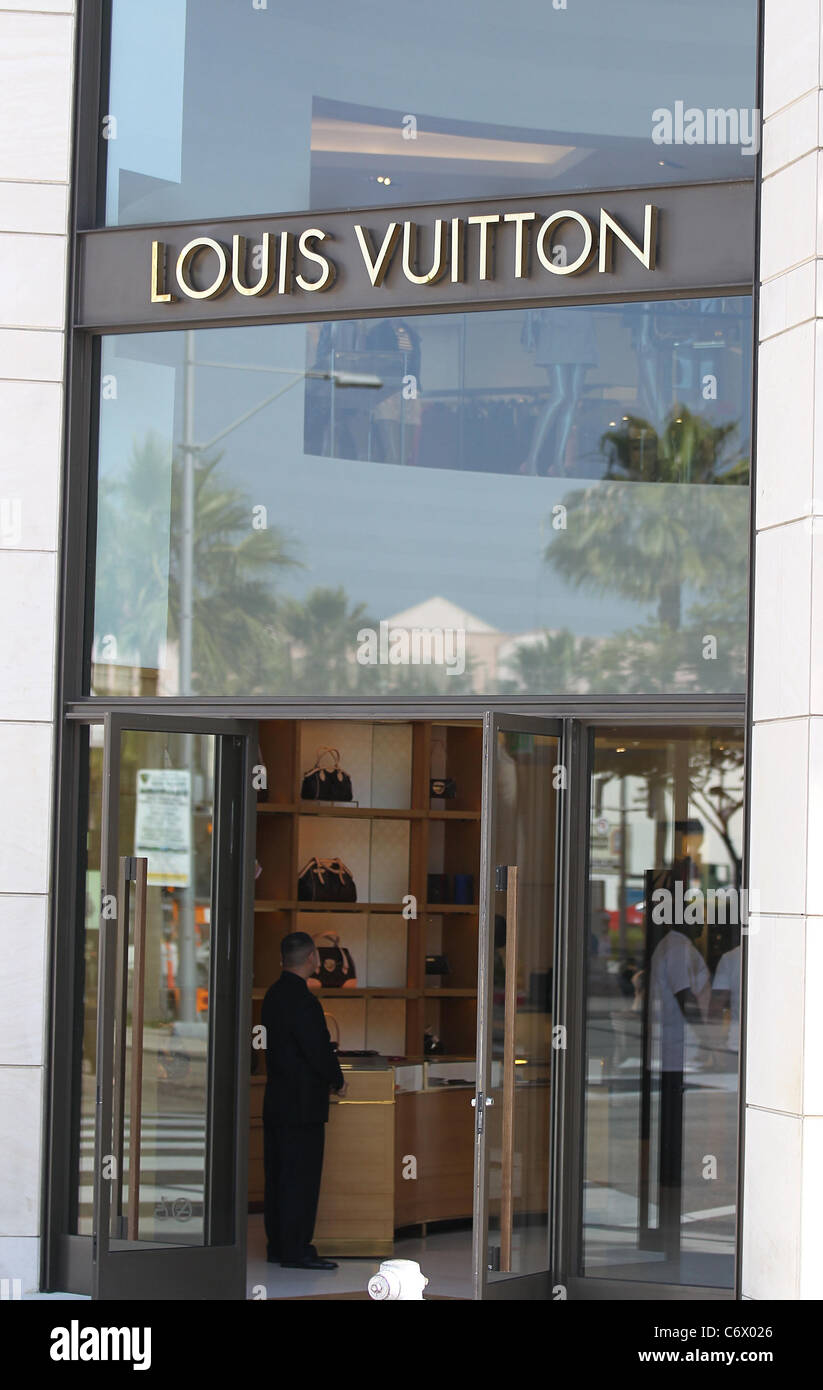 Timbaland aka Tim Mosely shopping at Louis Vuitton on Rodeo Drive in ...