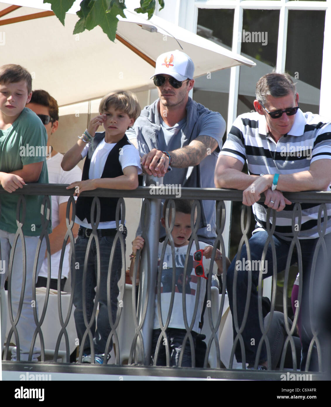 David Beckham and his Cruz, Romeo and Brooklyn watch the Jonas Brothers ...