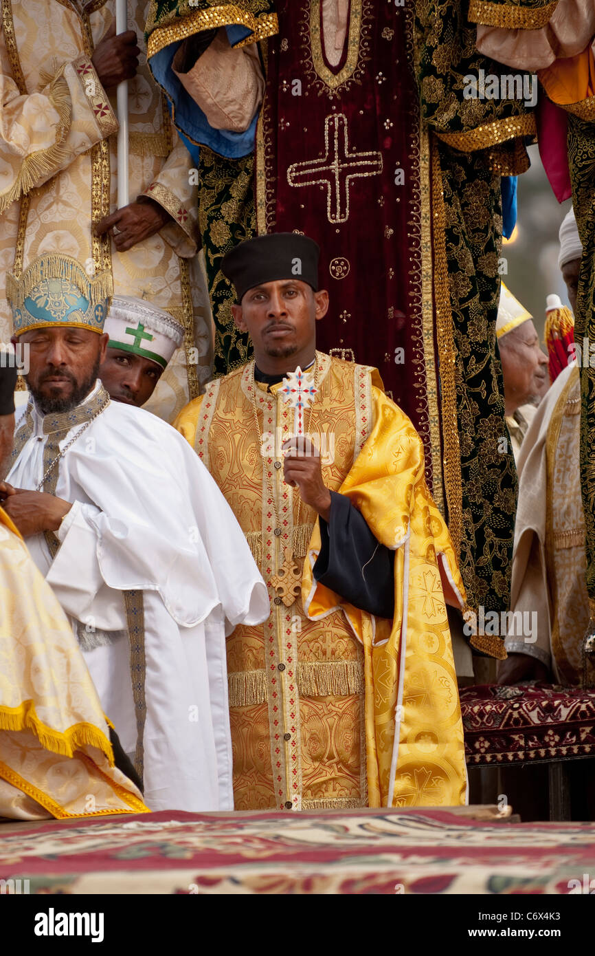 Priests of the ethiopian orthodox church pray hi-res stock photography ...