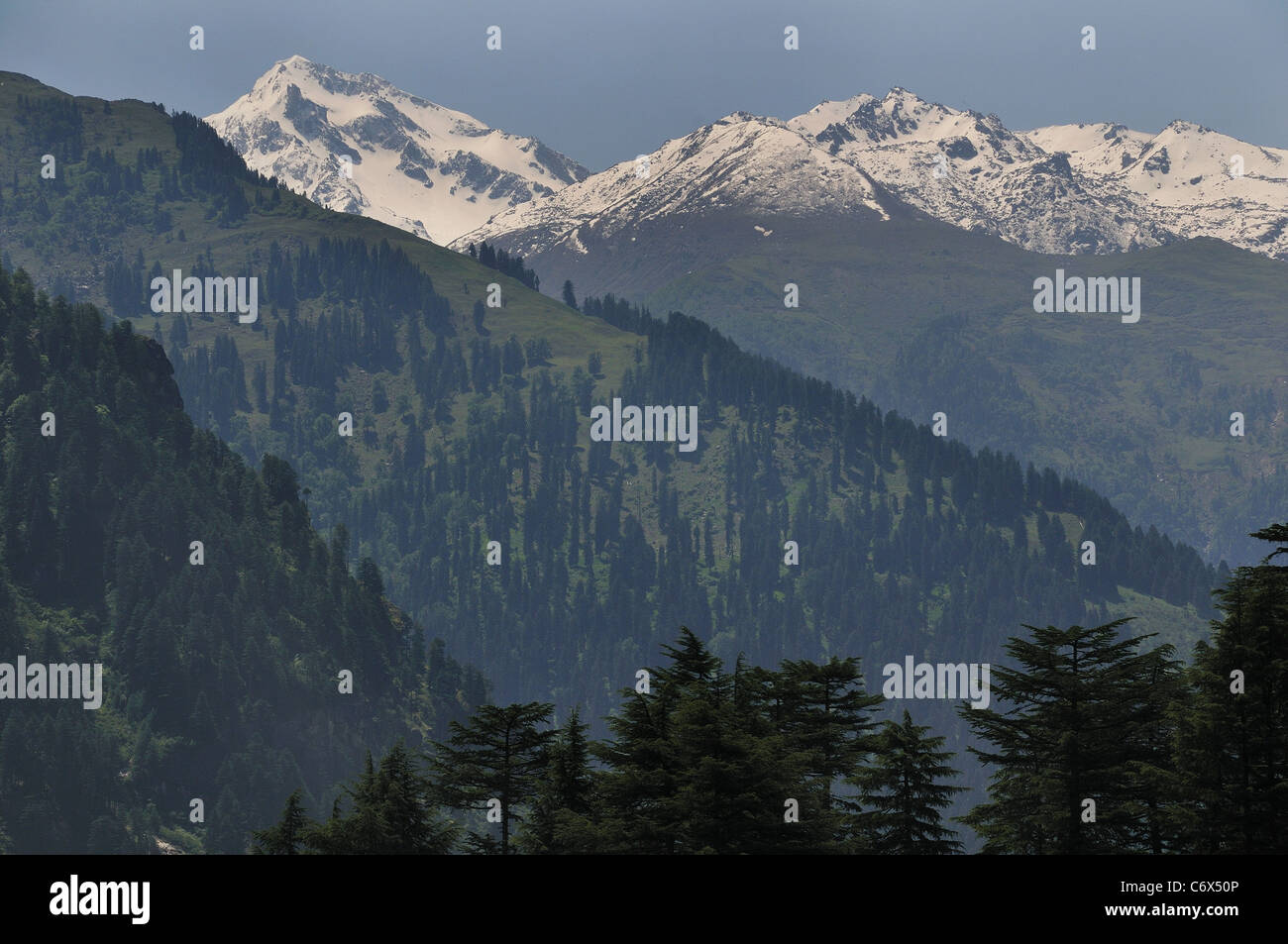 Himalayan mountain view from Old Manali Stock Photo - Alamy