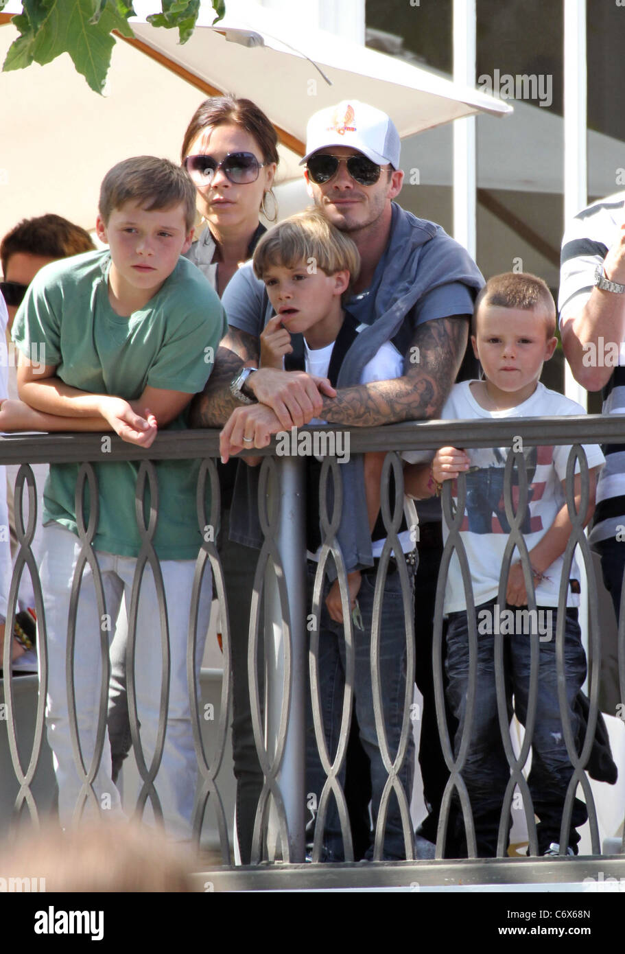 David Beckham and Victoria Beckham with their sons Cruz, Brooklyn and ...