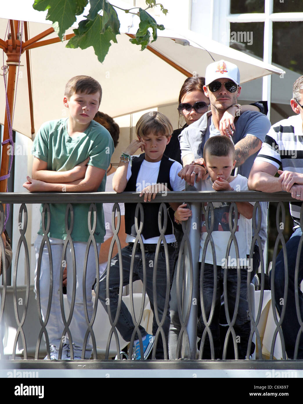 David Beckham and Victoria Beckham with their sons Cruz, Brooklyn and ...