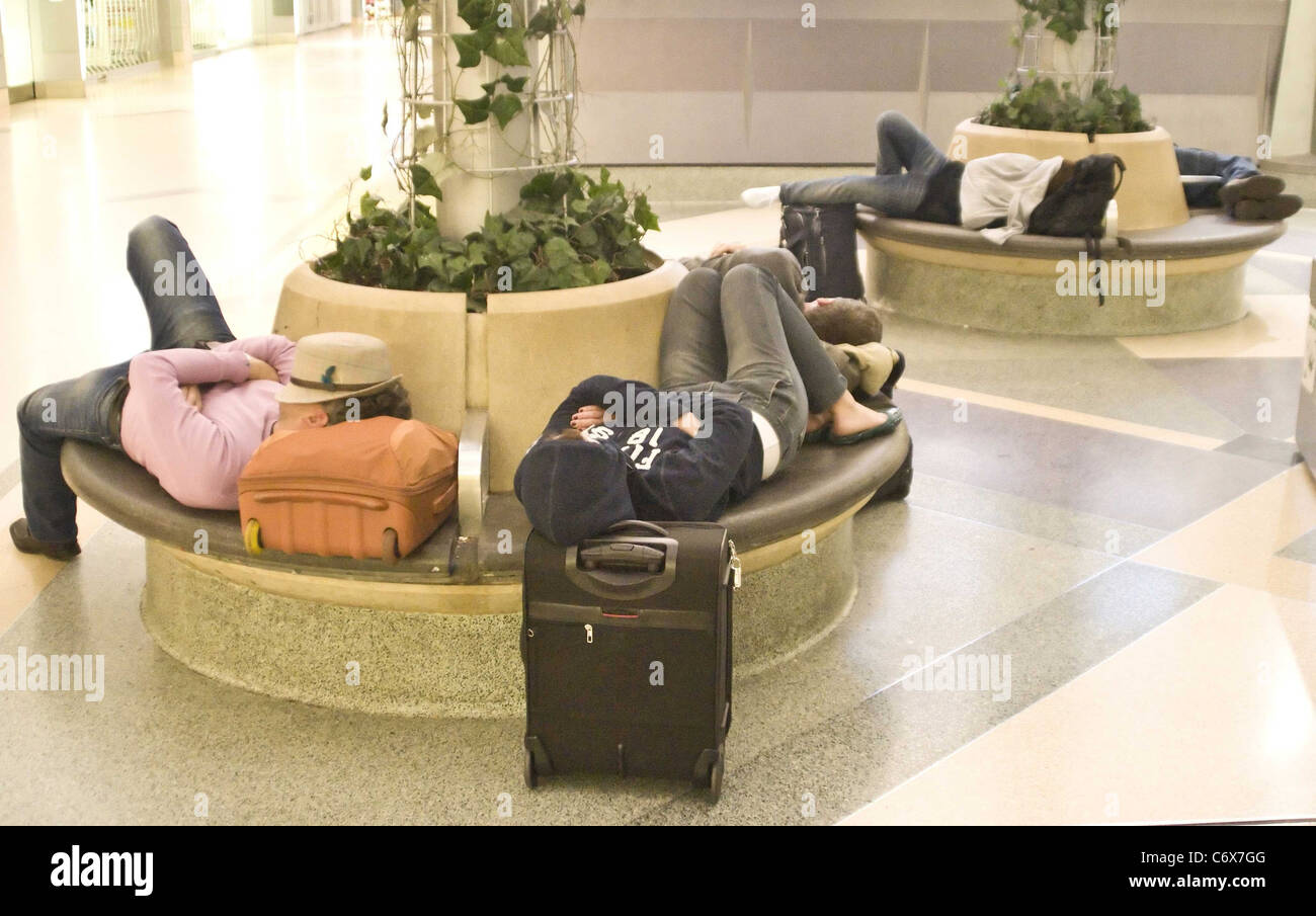Several hundred airline passengers are stranded in Terminal 4 at JFK ...