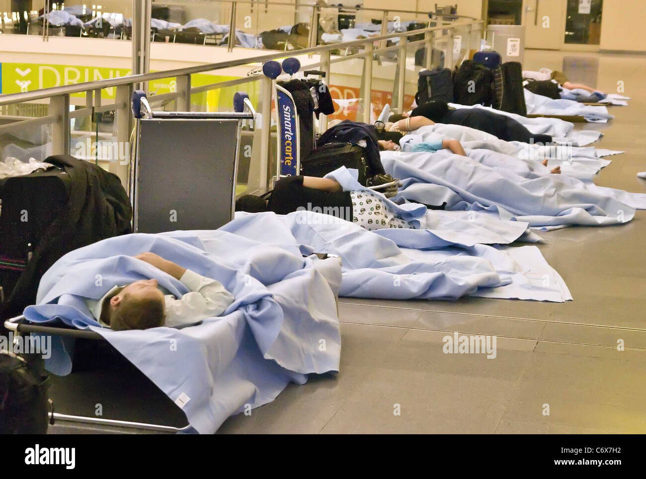 Several hundred airline passengers are stranded in Terminal 4 at JFK ...