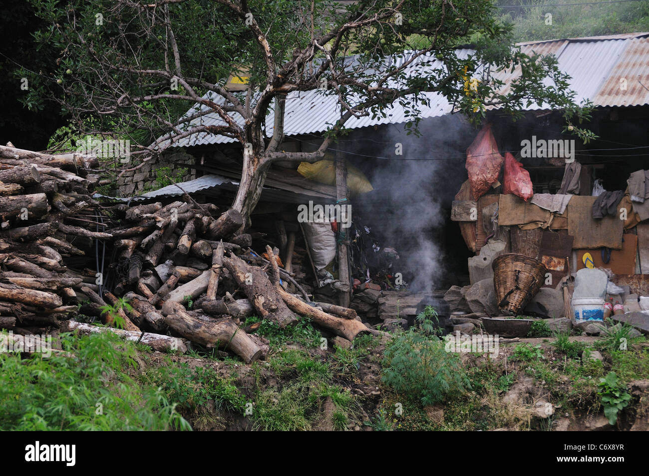 Old manali himachal pradesh india hi-res stock photography and images ...