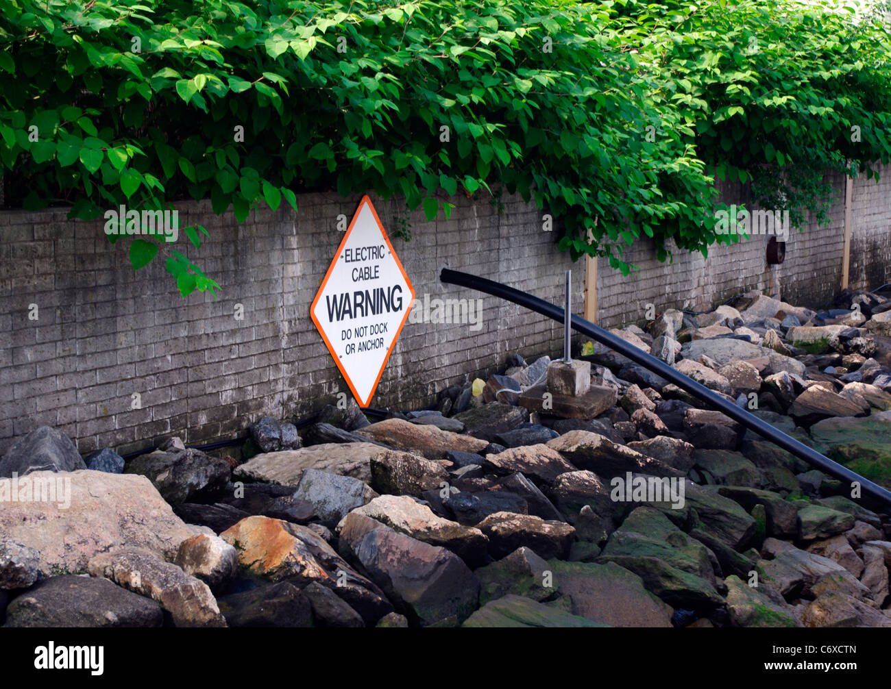 Power cable warning sign hi-res stock photography and images - Alamy