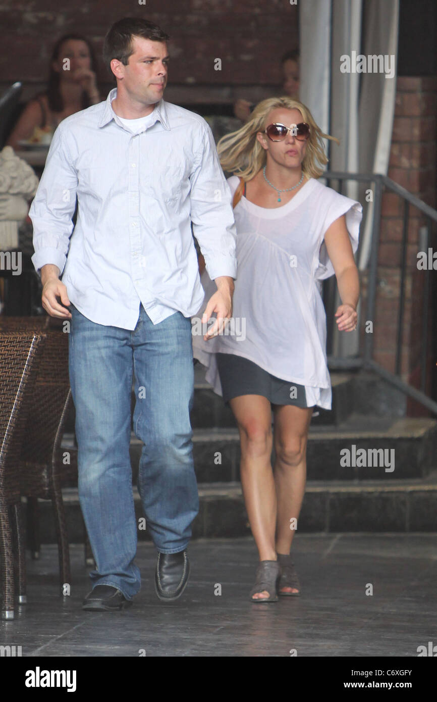 Britney Spears goes to the Abbey restaurant with her bodyguard in West ...