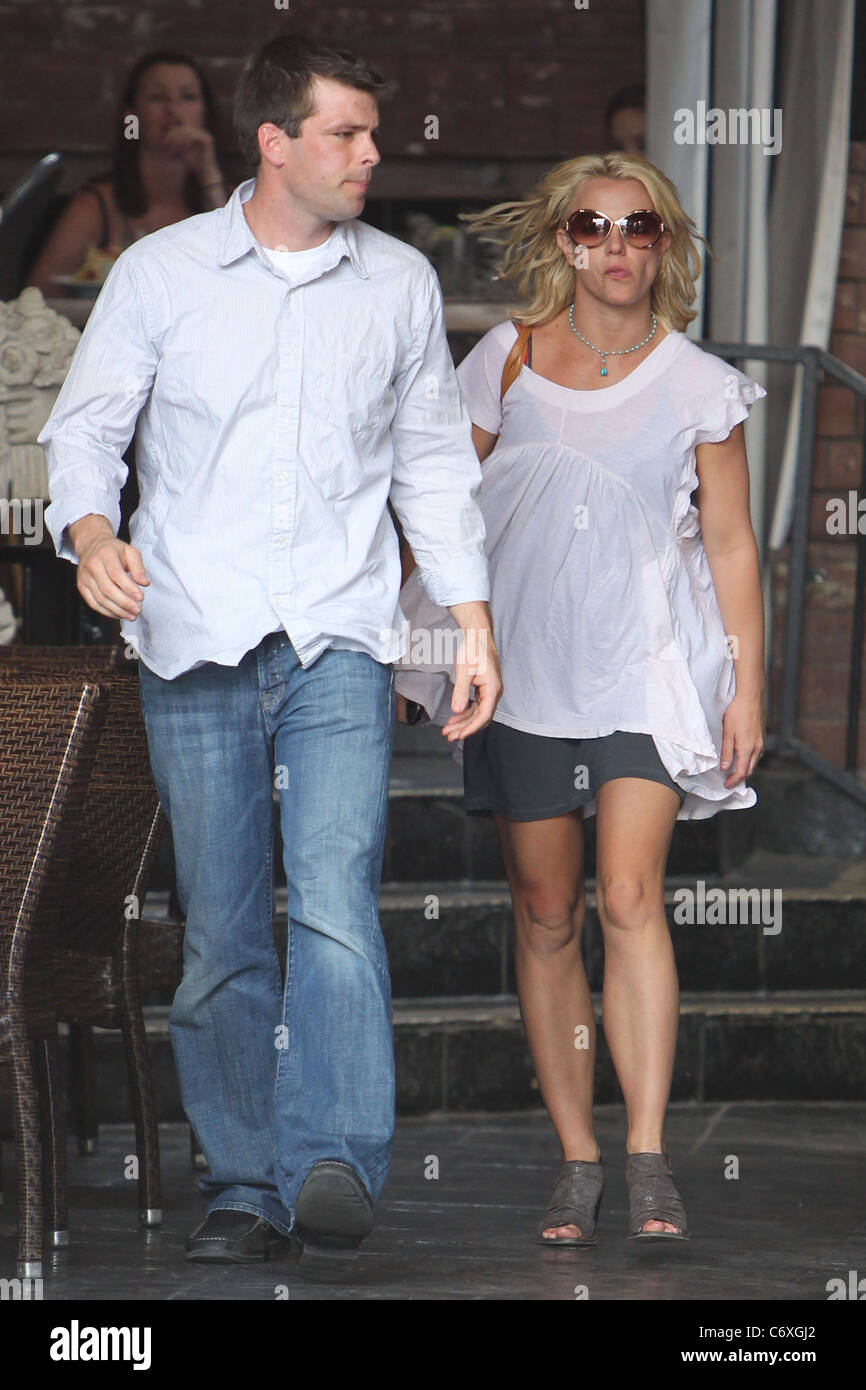 Britney spears with bodyguard hi-res stock photography and images - Alamy