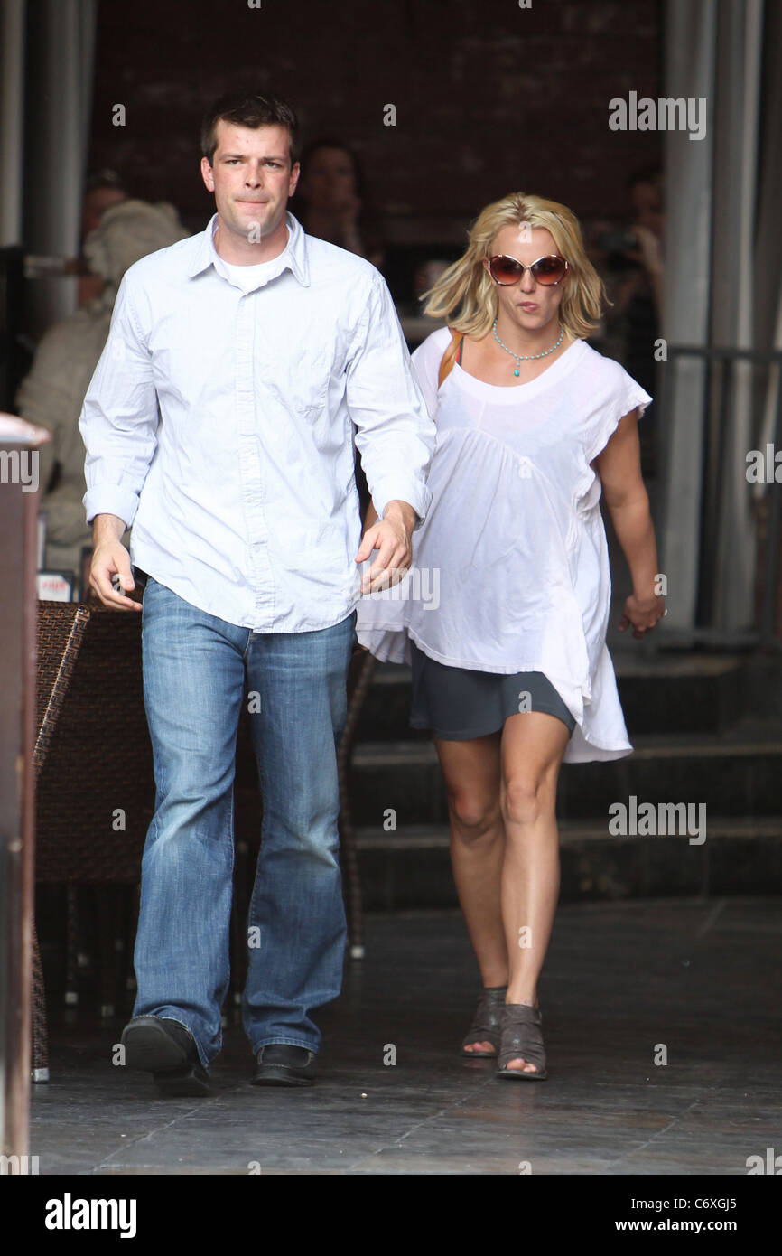Britney spears with bodyguard hi-res stock photography and images - Alamy