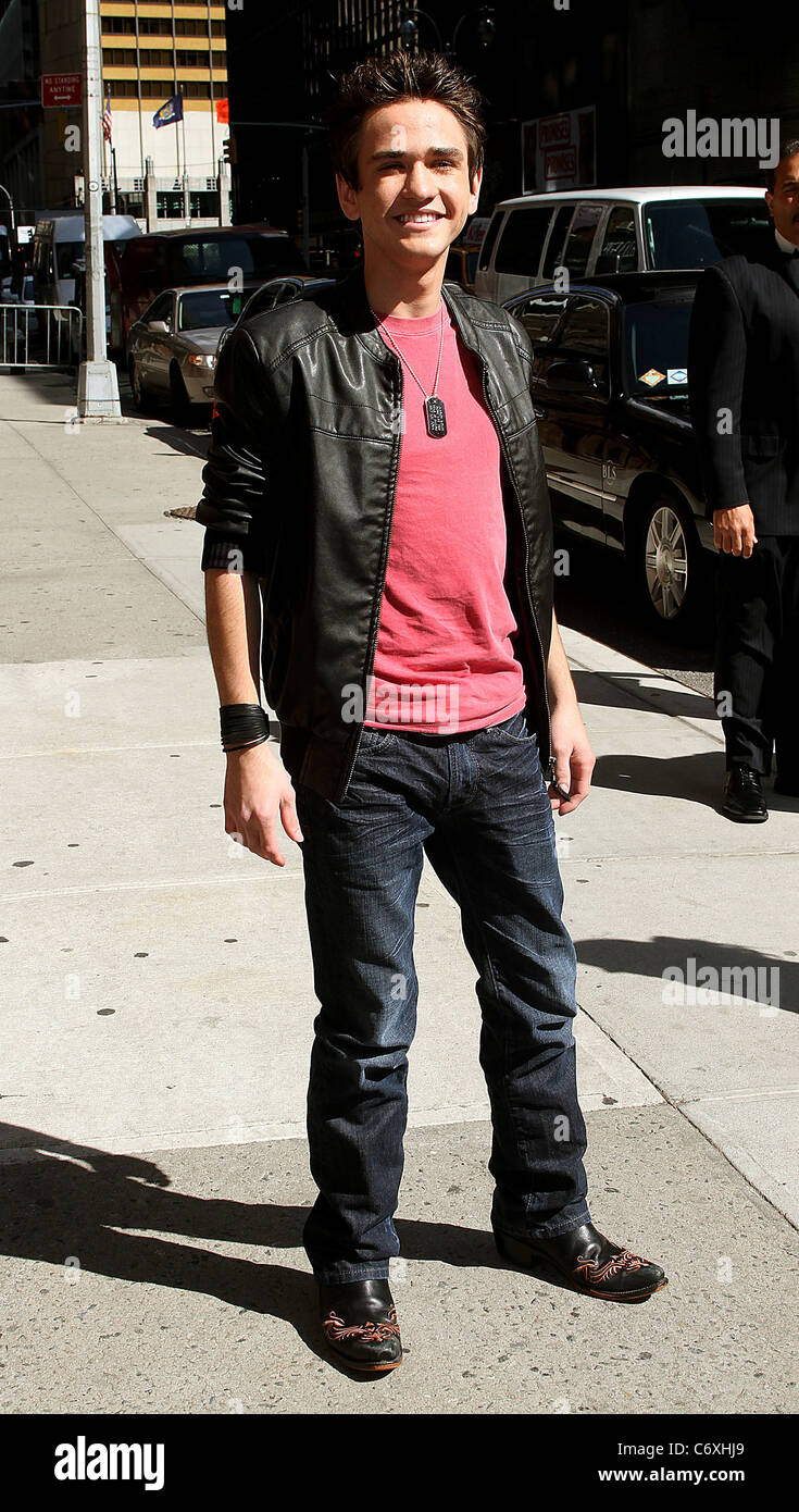 Latest 'American Idol' outcast Aaron Kelly outside the Ed Sullivan ...