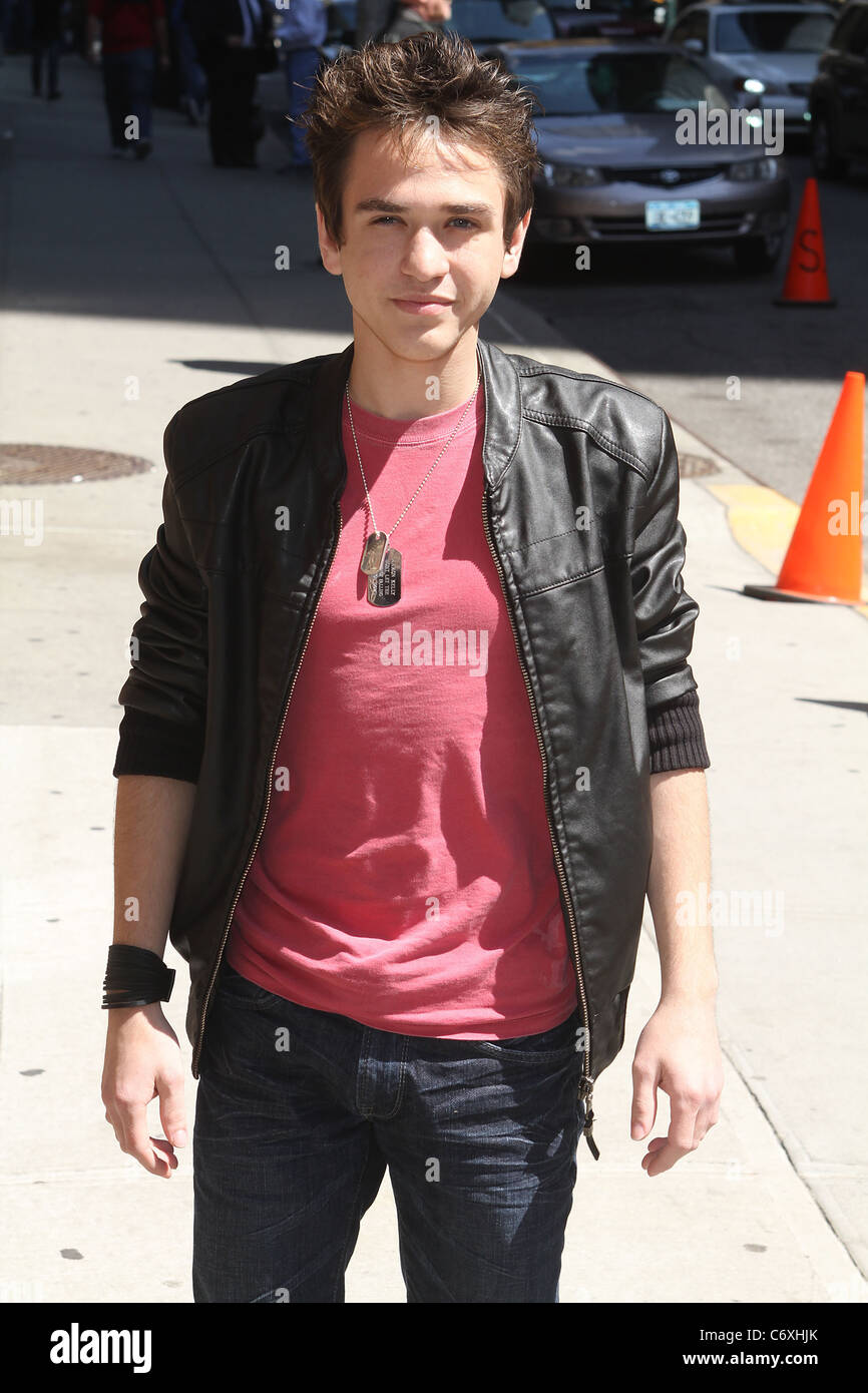Latest 'American Idol' outcast Aaron Kelly outside the Ed Sullivan ...