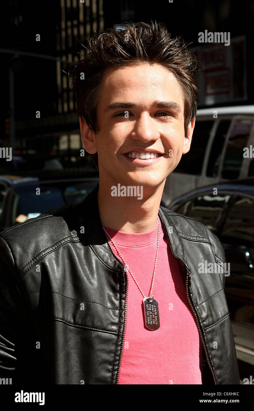 Latest 'American Idol' outcast Aaron Kelly outside the Ed Sullivan ...