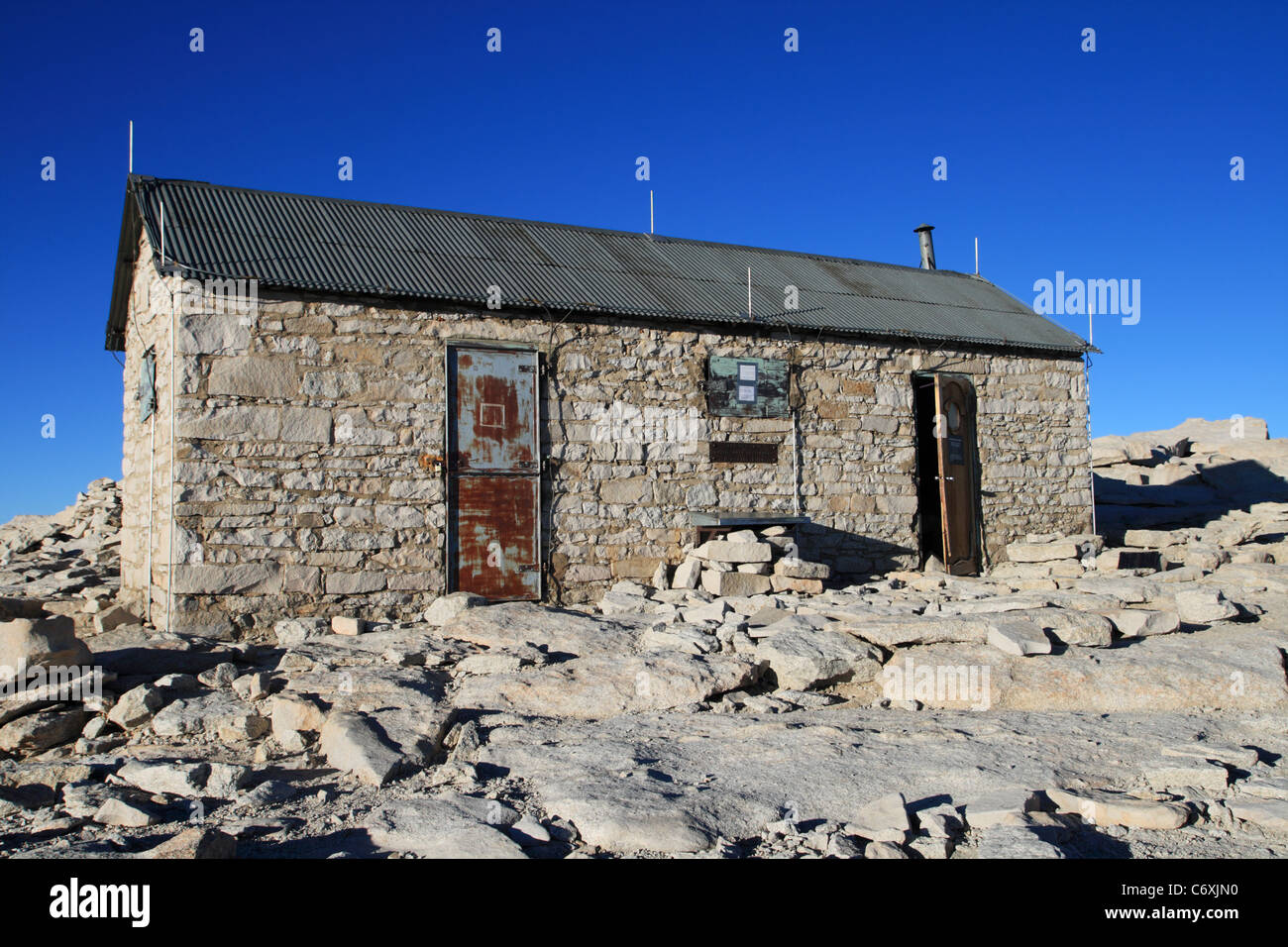 Mount whitney summit shelter hi-res stock photography and images - Alamy