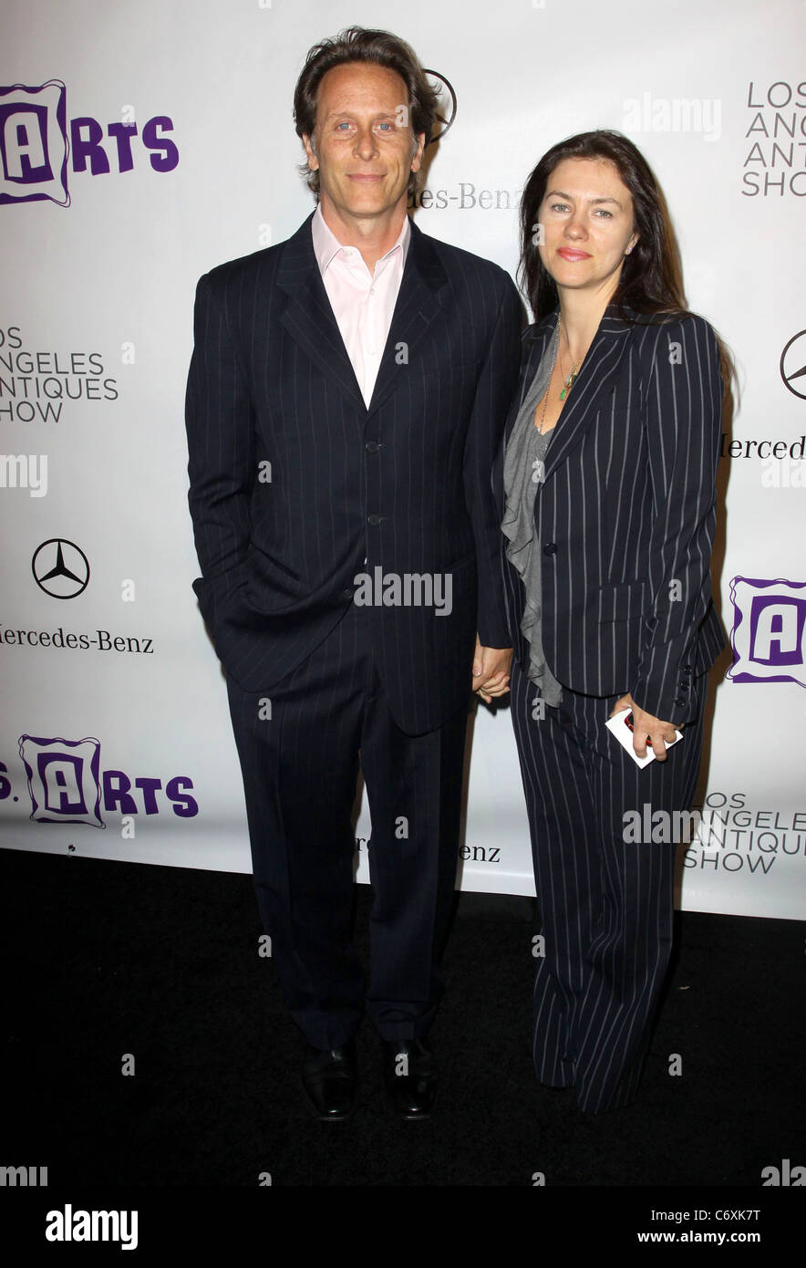 Steven weber and juliette hohnen hi-res stock photography and images ...