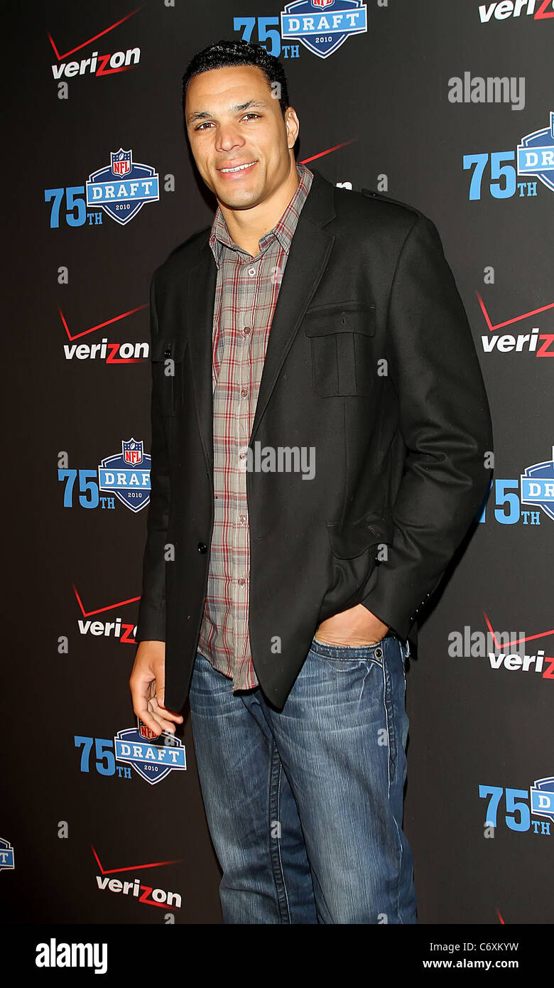 Tony gonzalez nfl hi-res stock photography and images - Alamy