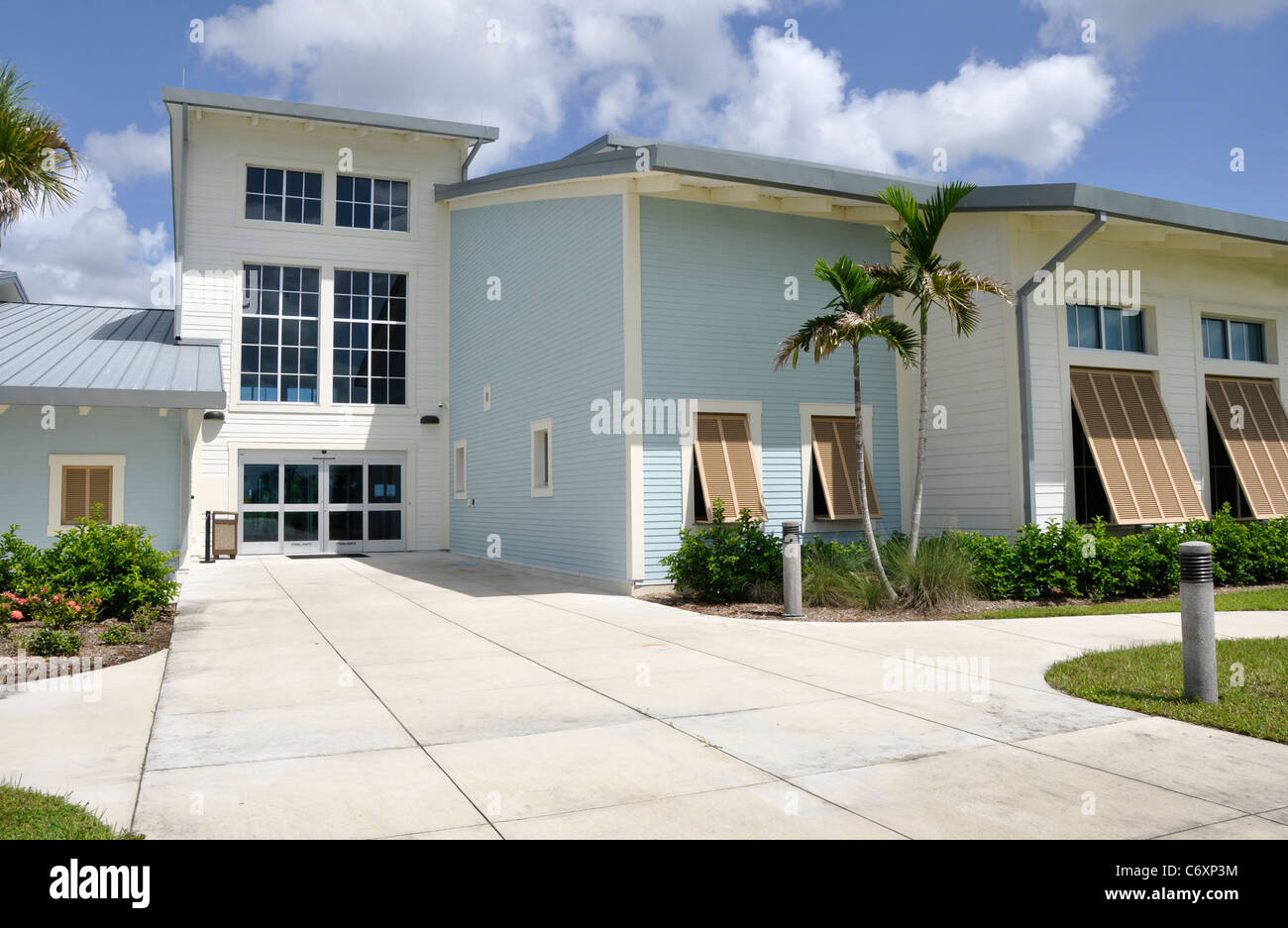Exterior of a modern building in Florida Stock Photo - Alamy