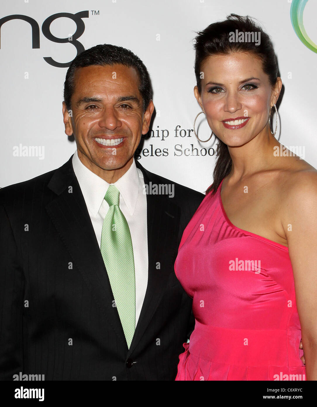 LA Mayor Antonio Villaraigosa with Lu Parker The 'Avatar' Cast ...