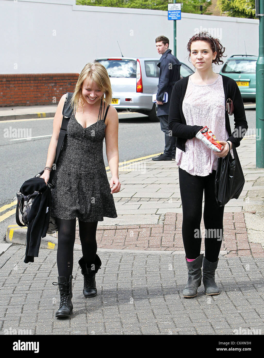 Contestants Jenny Douglas and Danielle Hope arriving at Fountain ...