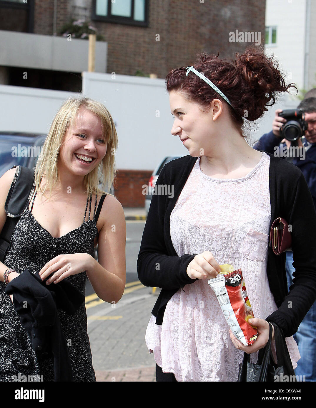 Contestants Jenny Douglas and Danielle Hope arriving at Fountain ...