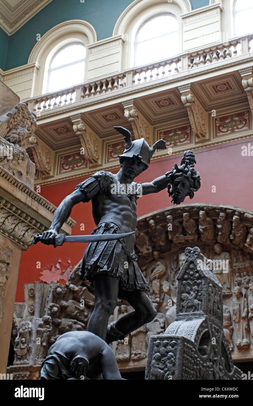 Statue of the perseus statue with the head of medusa hi-res stock ...