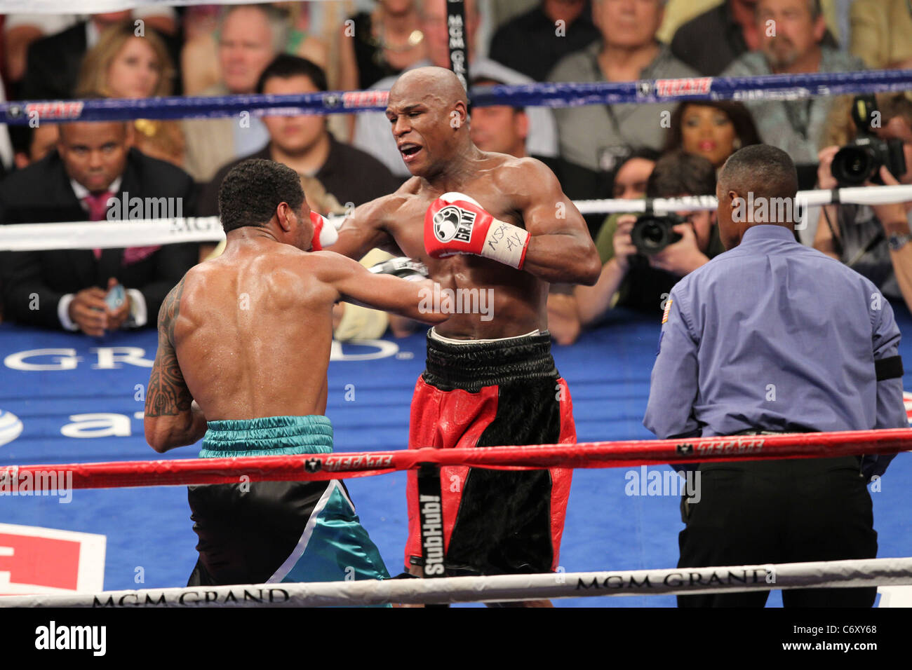 Floyd Mayweather Jr and Shane Mosley Boxing welterweight contest ...