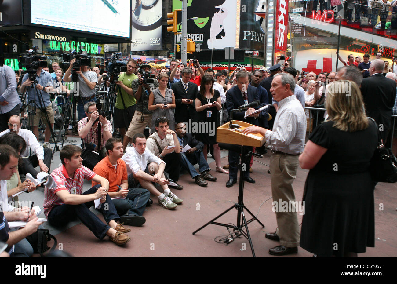 New York Mayor Michael Bloomberg speaks as NYPD officer Wayne Rhatigan ...