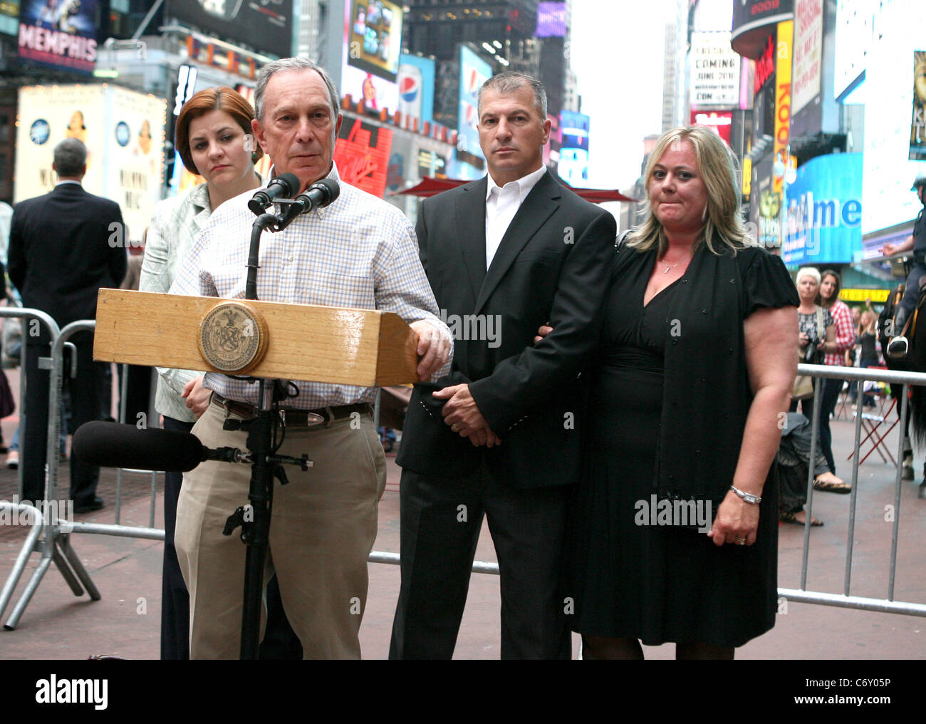 Nypd officer wayne rhatigan hi-res stock photography and images - Alamy