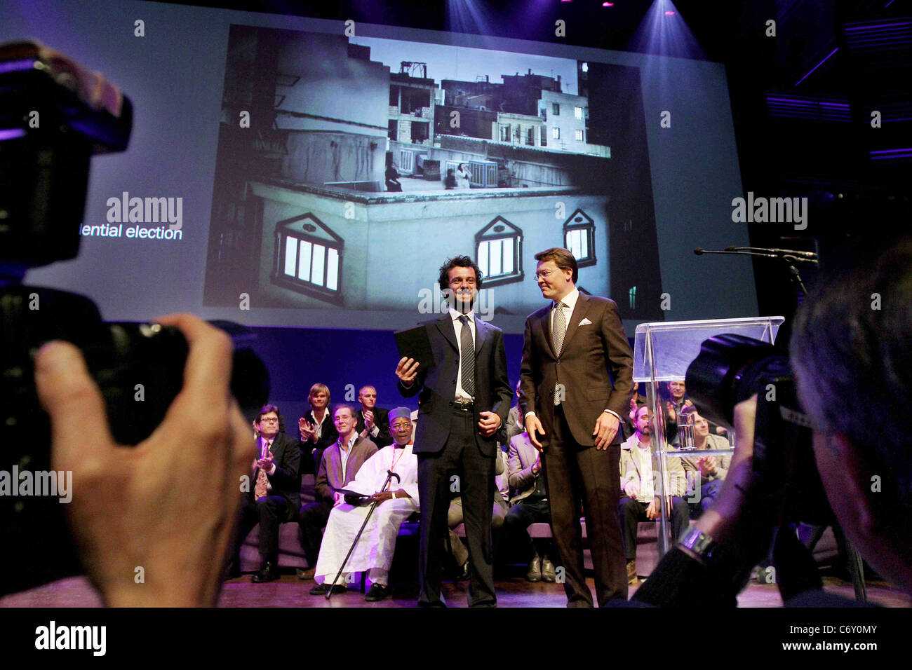 Prince Constantijn handed out the World Press Photo Award to Italian ...