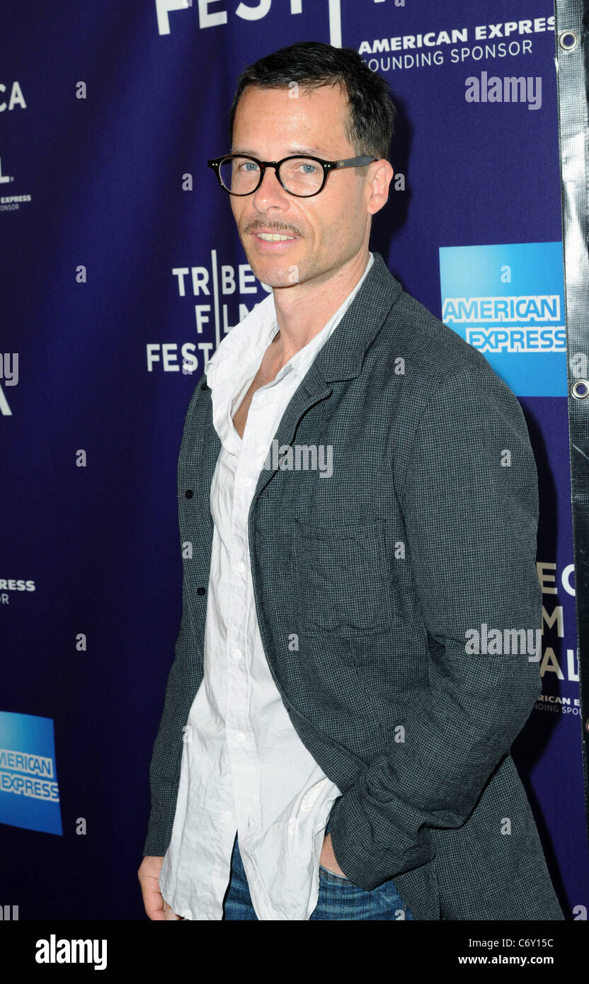 Guy Pearce Memento Smiling