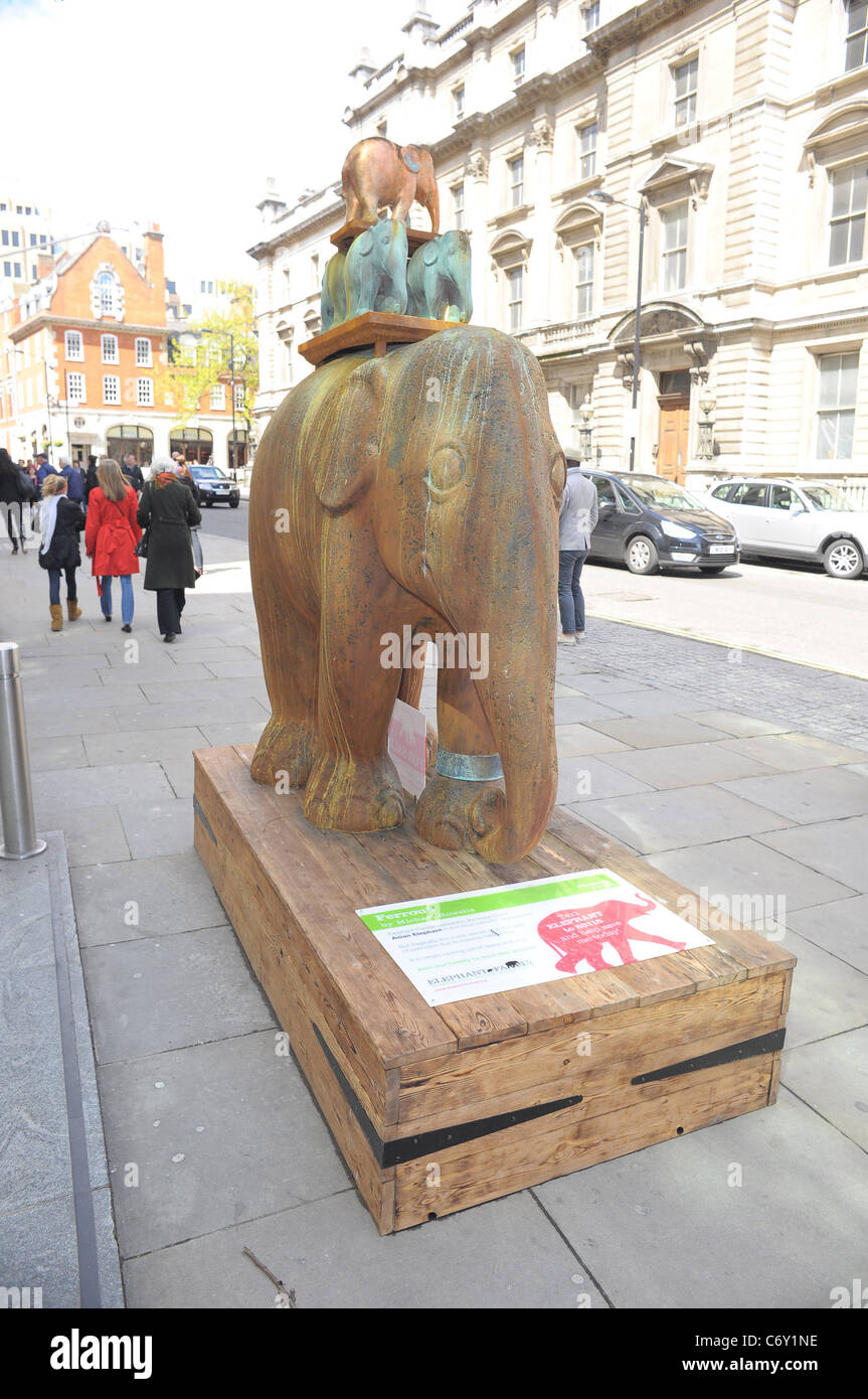 Elephant Parade Begins In London 250 brightly painted model elephants ...