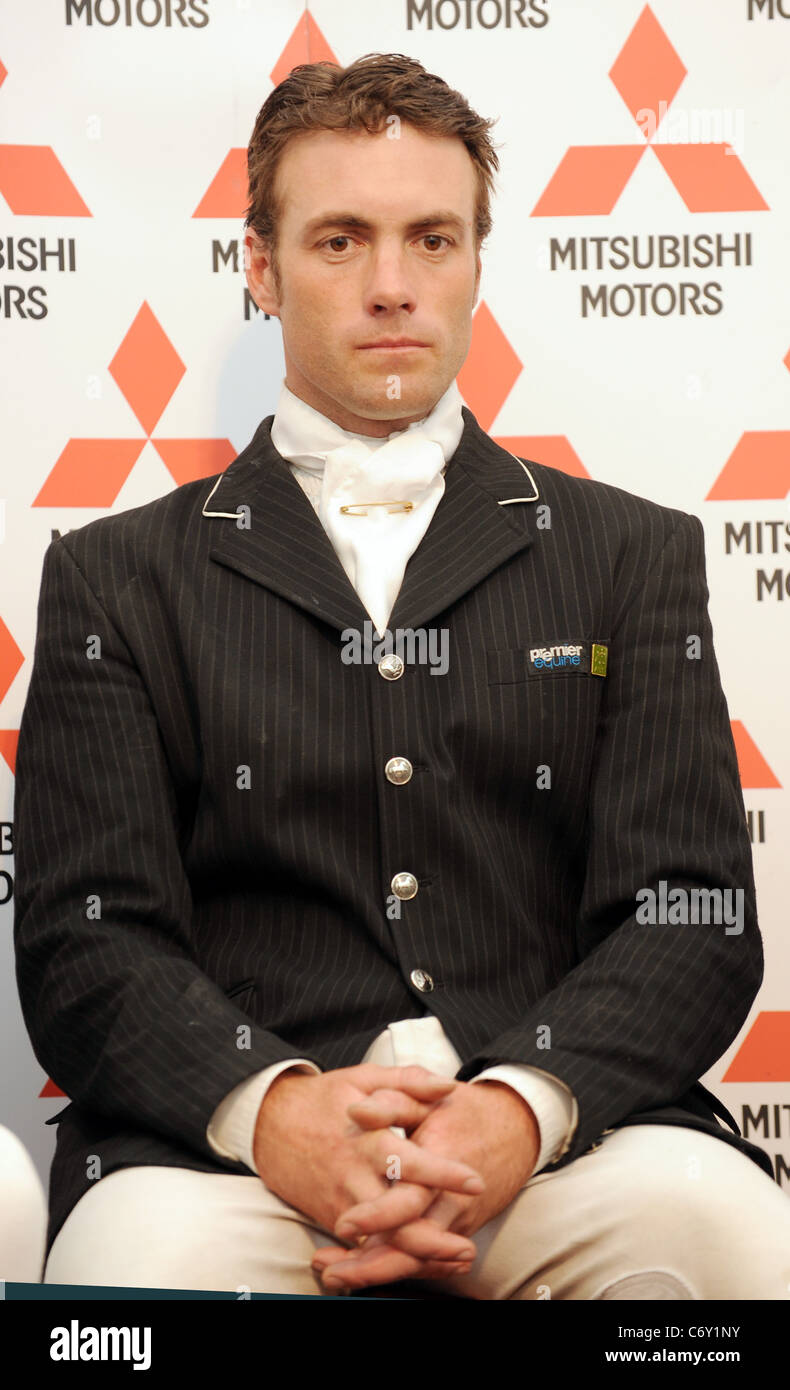 Australian Paul Tapner riding 'Inonothing' wins the Mitsubishi ...