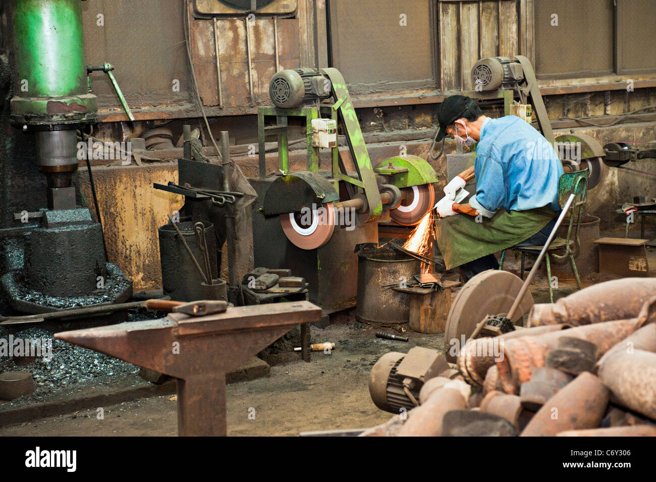 Maestro Wu, Chin Ho Li Knife Factory, Kinmen, Taiwan Stock Photo - Alamy