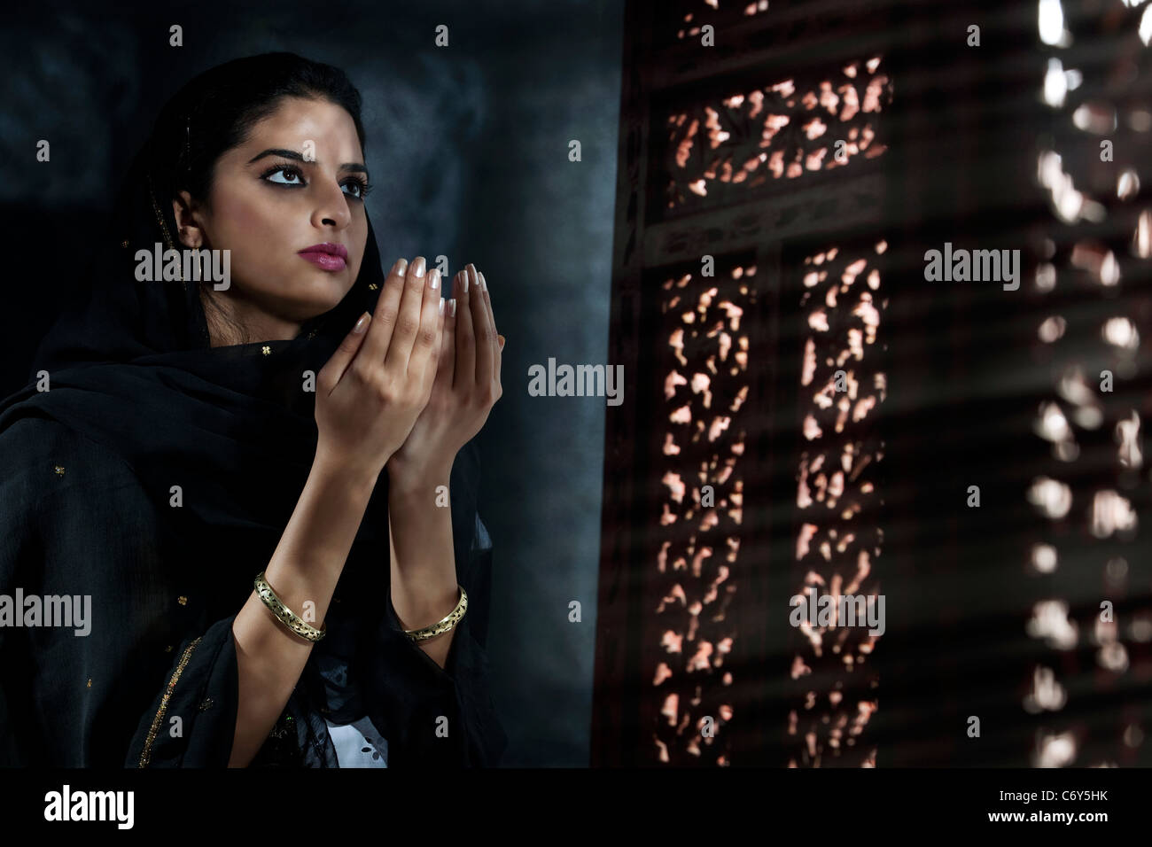 Muslim women praying namaz hi-res stock photography and images - Alamy