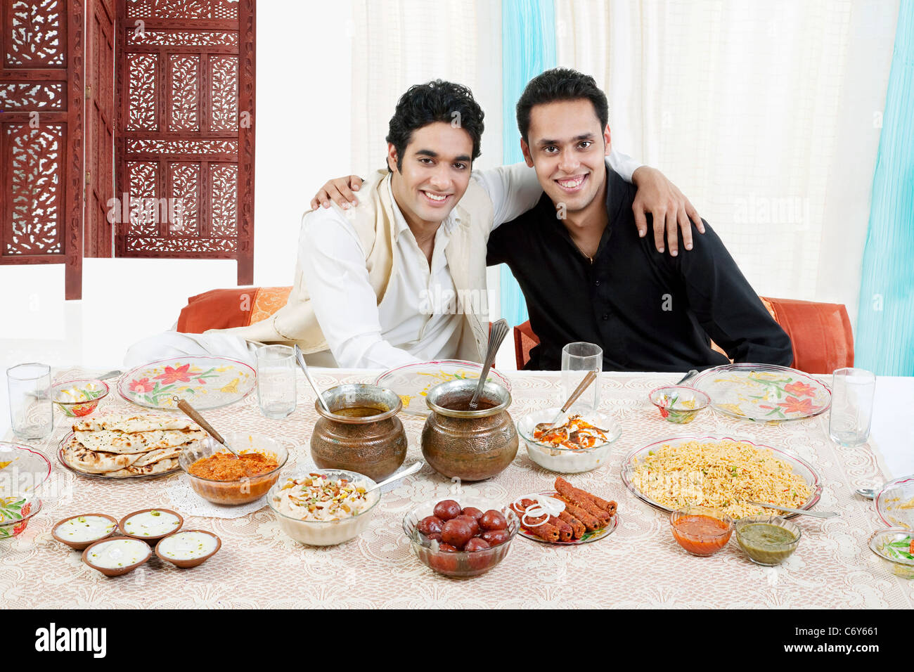 Muslim men smiling hi-res stock photography and images - Alamy