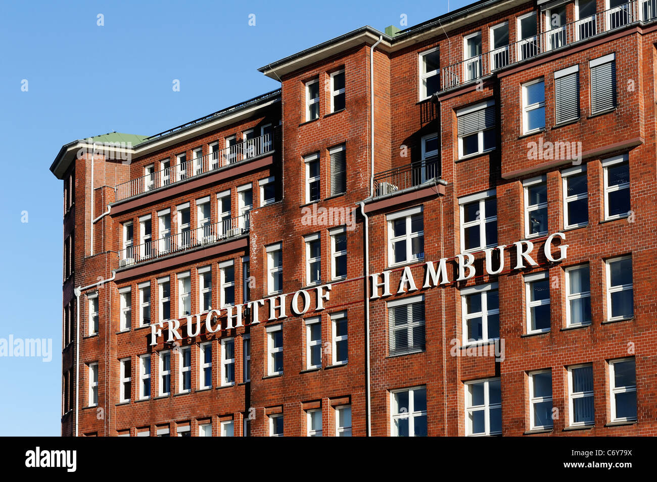 Lined with buildings hi-res stock photography and images - Alamy