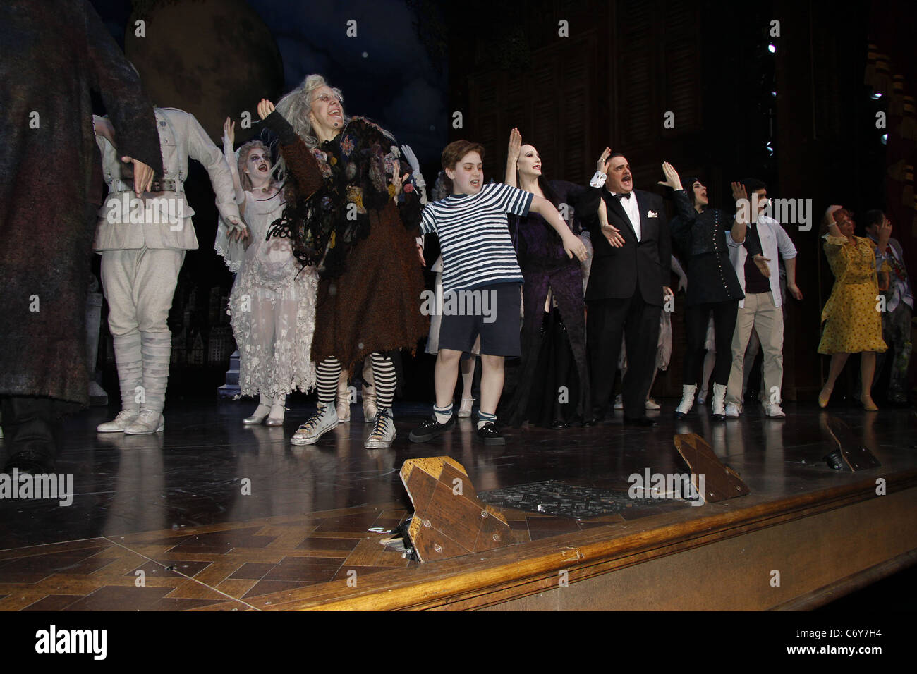 Bebe neuwirth addams family hi-res stock photography and images - Alamy