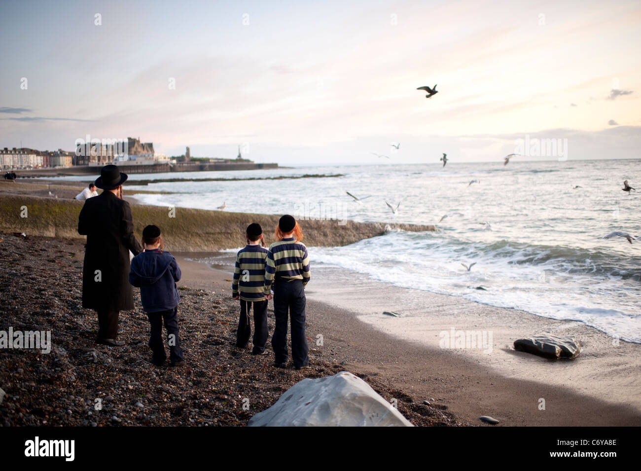 Hasidic orthodox jewish families on hi-res stock photography and images ...