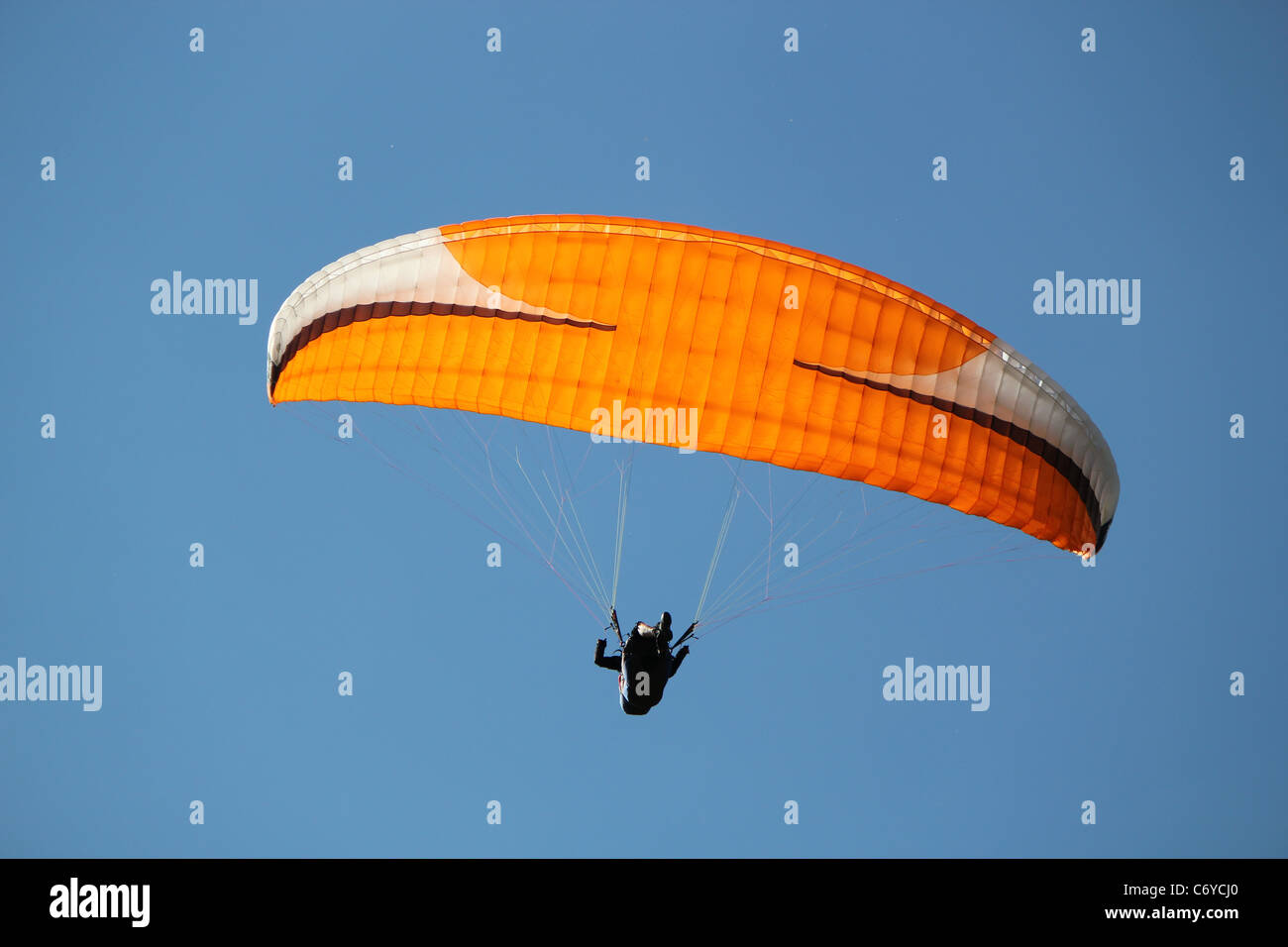 Red and white glider parachute hi-res stock photography and images - Alamy