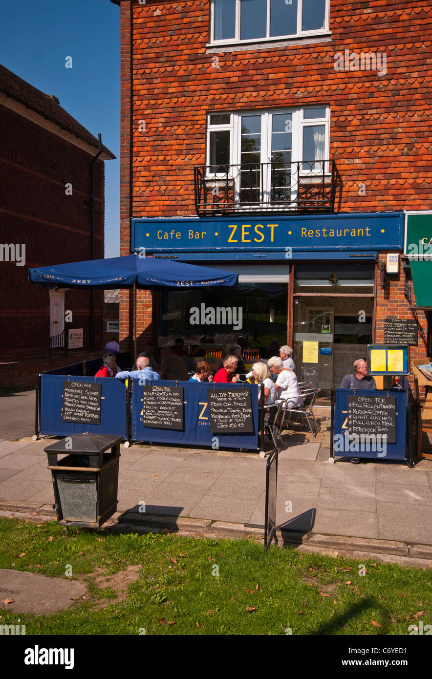 Pavement seats chairs hi-res stock photography and images - Alamy