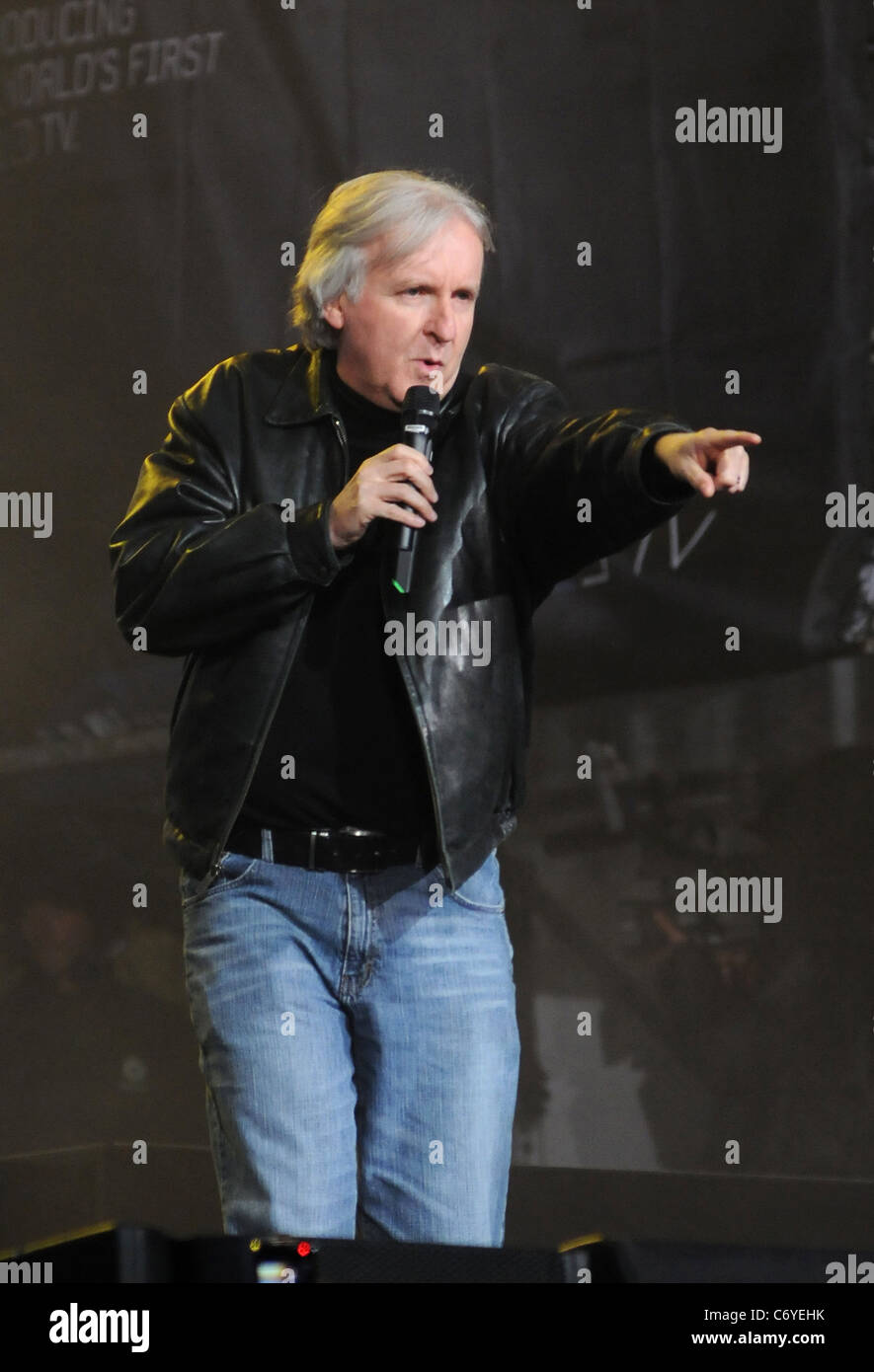 James Cameron Samsung Times Square Concert with The Black Eyed Peas New ...