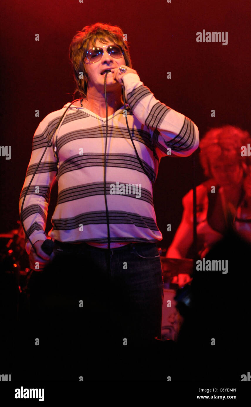 Mark Holmes Platinum Blonde performing live at The MOD Club Theatre ...