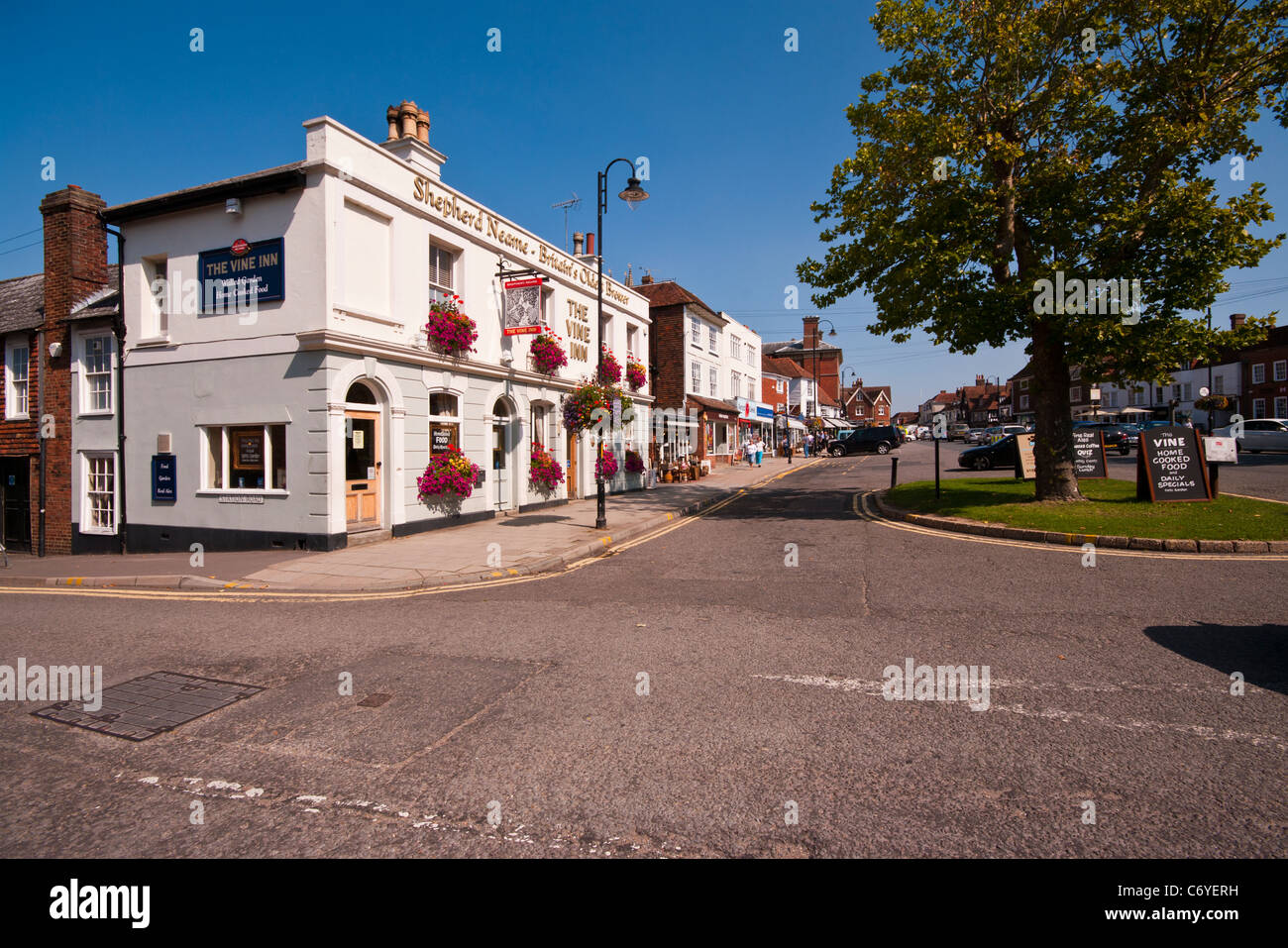 Tenterden high street kent hi-res stock photography and images - Alamy