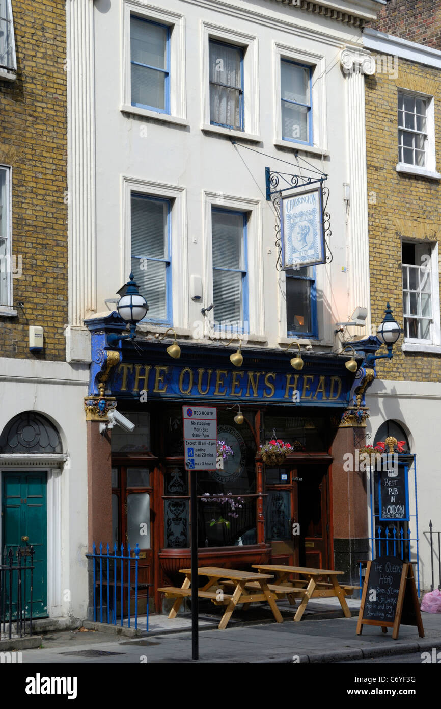 The Queen’s Head pub in Acton Street, King’s Cross, London, England ...
